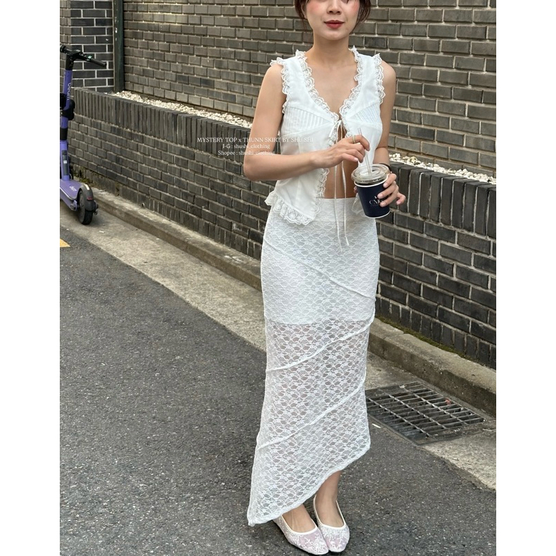 Thunn | Slanted Lace Elastic Skirt (original photo) | Shopee Singapore