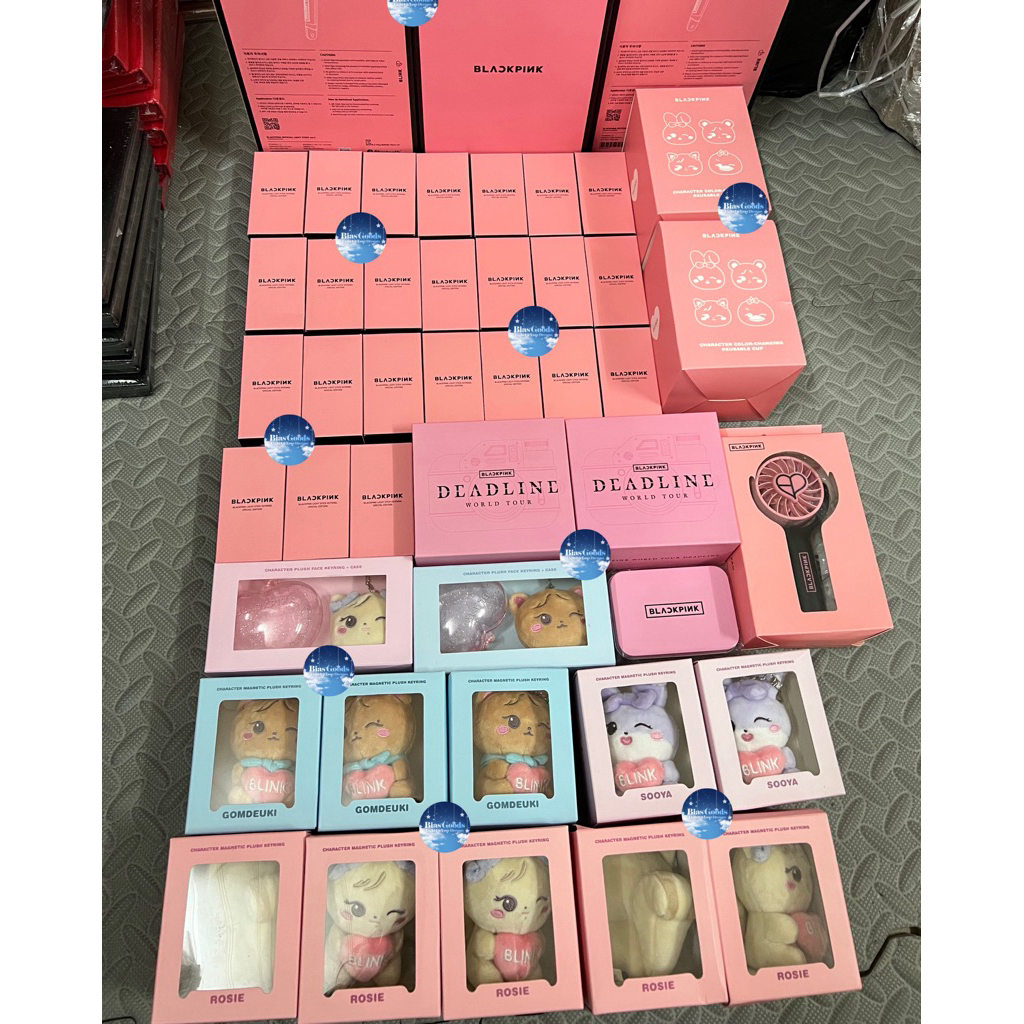 Compilation of BLACKPINK WORLD TOUR collection OFFICIAL MERCH at GOYANG ...