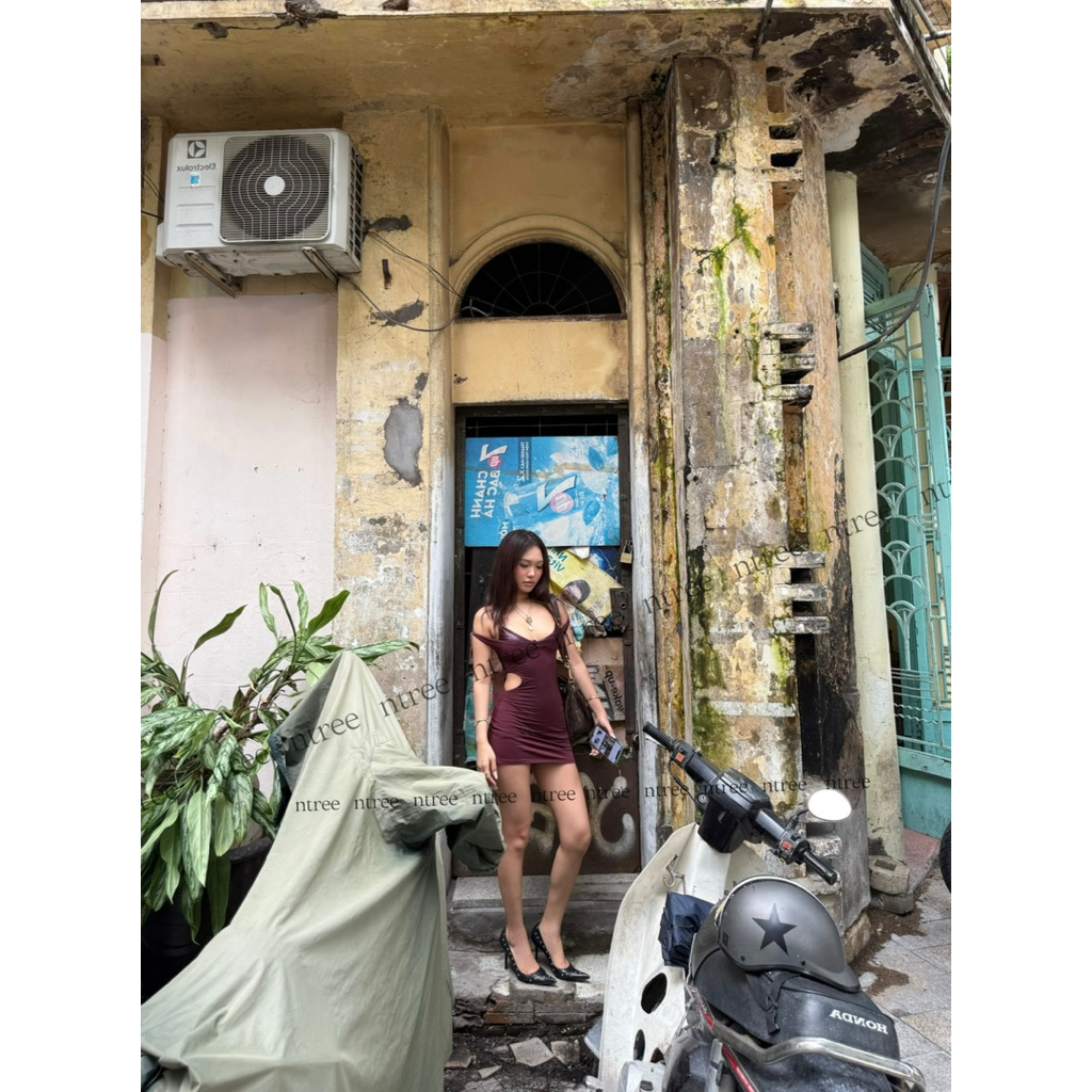 Cut-waist dress with straps at the waist (no halter top included ...