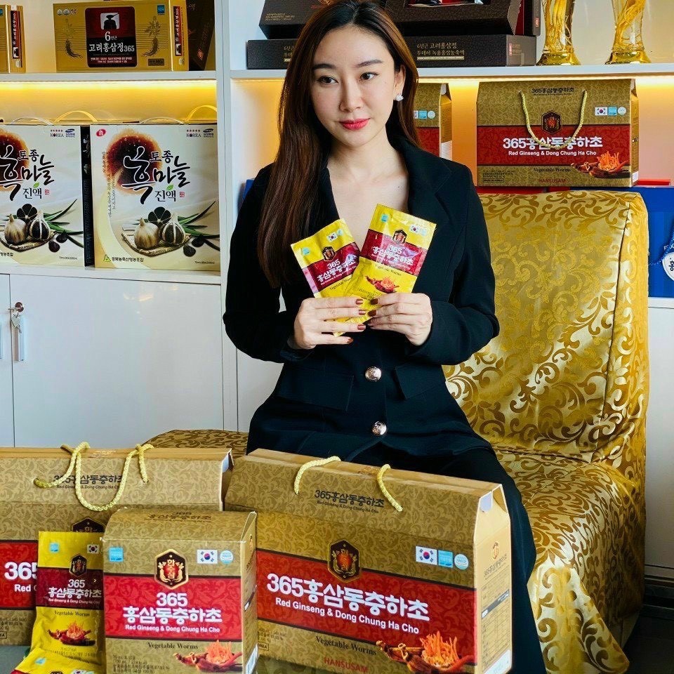 365 Hansusam Korean Red Ginseng and Cordyceps Water, Box of 20 Packs x ...