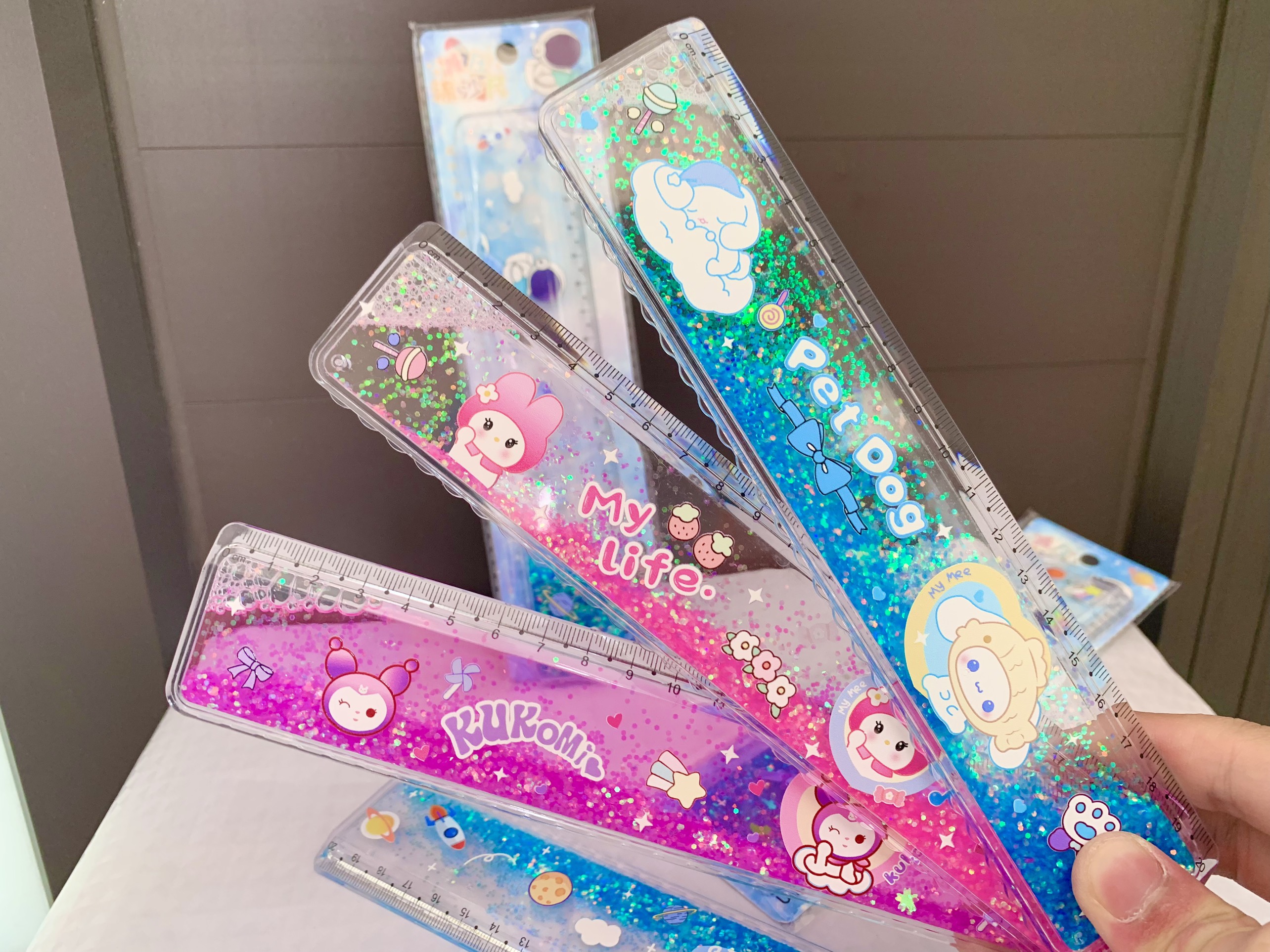 Sparkling Flowing Glitter Water Ruler for Entertainment Capybara ...