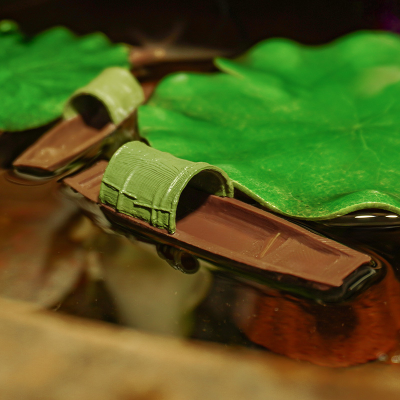 Leaf roof boat model that can be raised on water to decorate miniatures ...